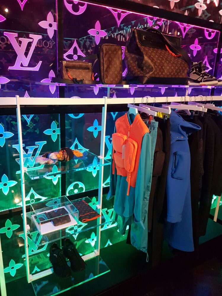 Louis Vuitton - 3 Way Displays
